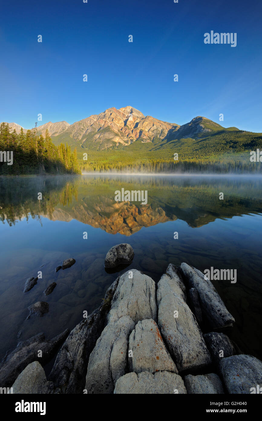 Pyramid Lake Jasper High Resolution Stock Photography and Images - Alamy