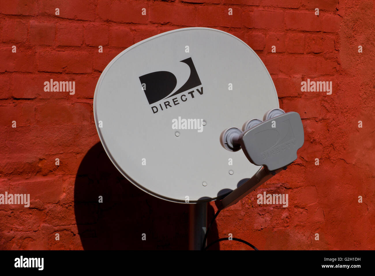 Directv dish hi-res stock photography and images - Alamy