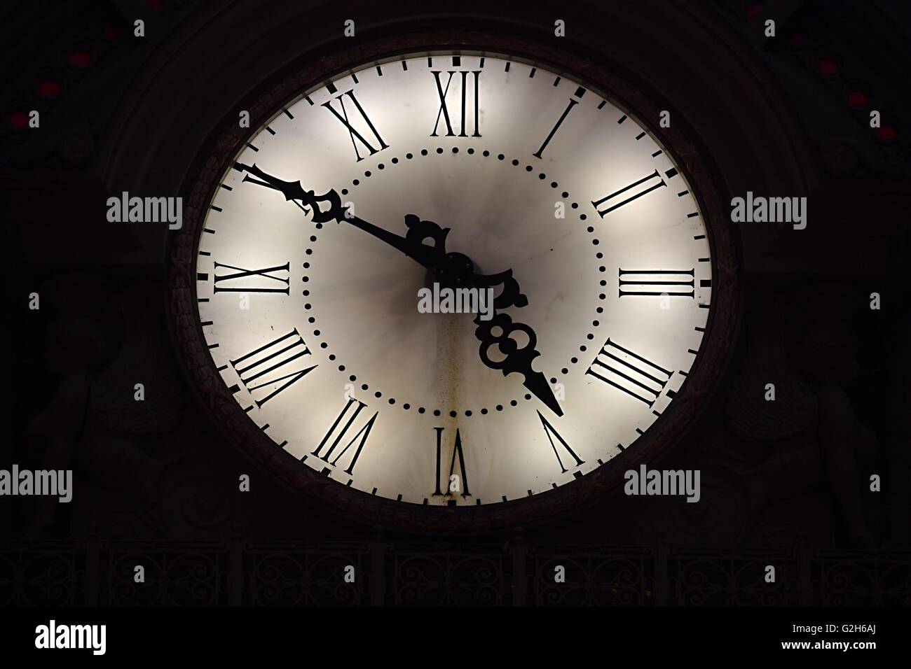 Old Analogue Clock Stock Photo - Alamy