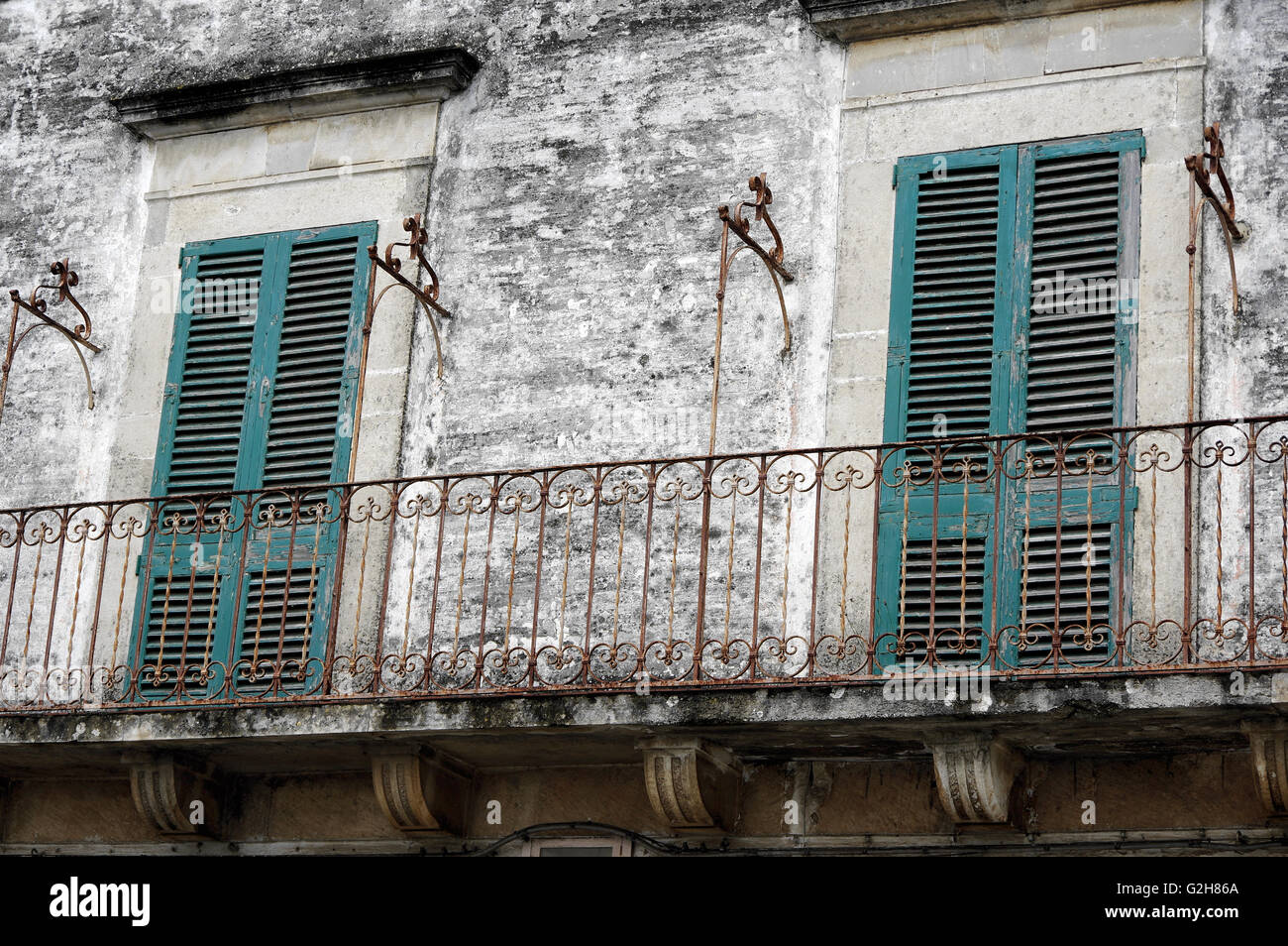 Old balcony railing hi-res stock photography and images - Alamy
