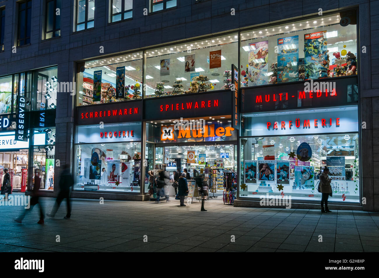Shopping street stuttgart hi-res stock photography and images - Alamy