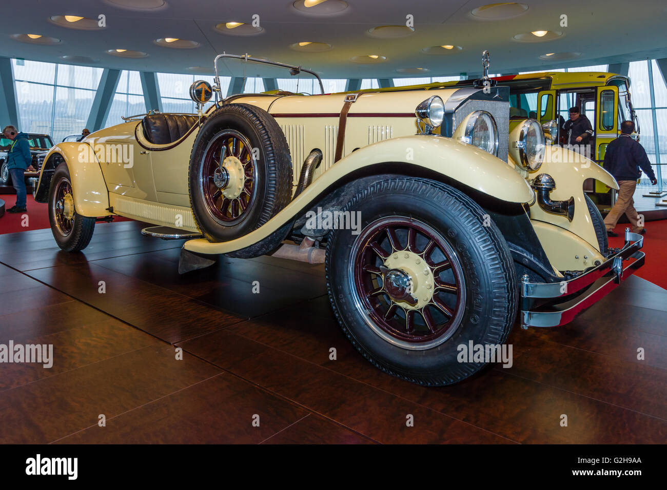 140 ps hi-res stock photography and images - Alamy