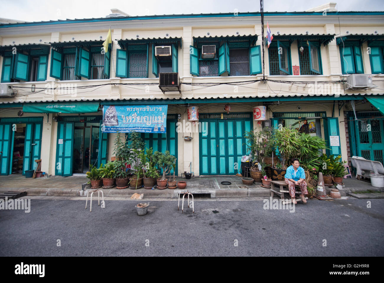 Bangkok traditional shophouses hi-res stock photography and images - Alamy