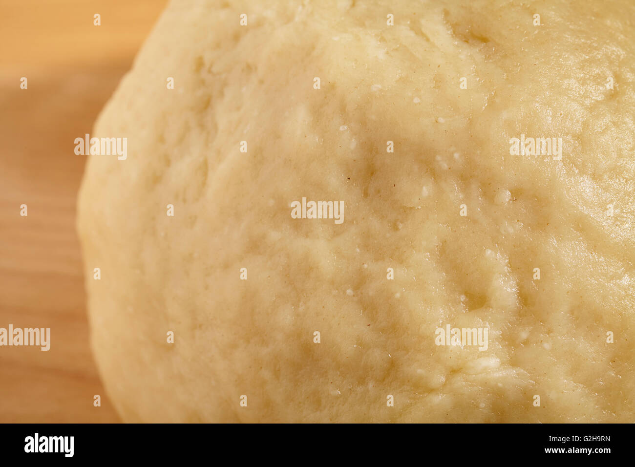 A ball of freshly made shortcrust pastry dough Stock Photo - Alamy