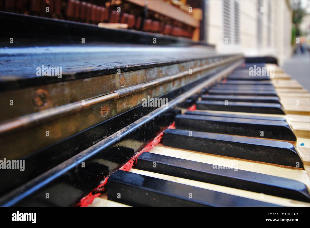 Piano on the street hi-res stock photography and images - Alamy