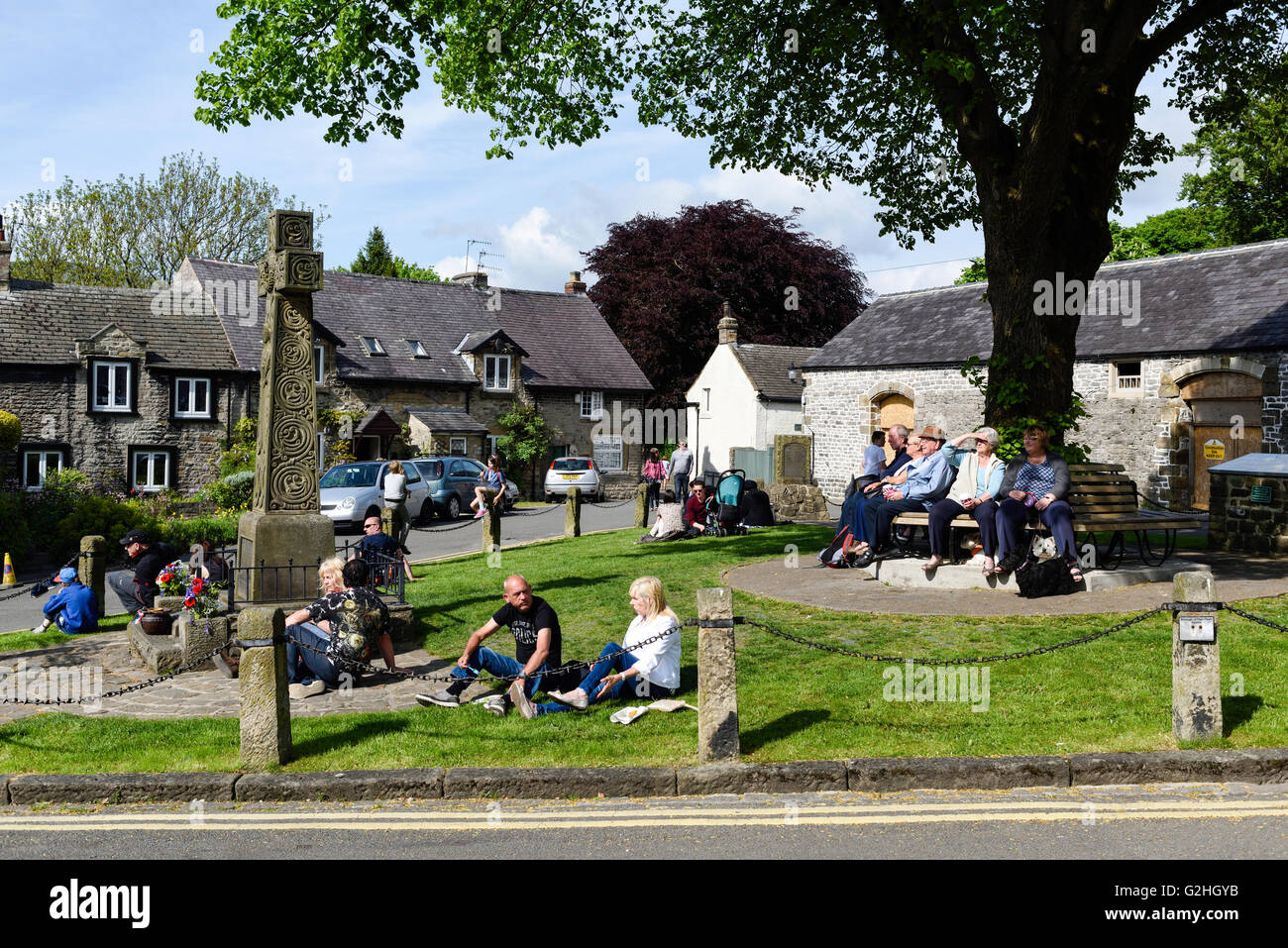 Castleton garland ceremony hi-res stock photography and images - Alamy