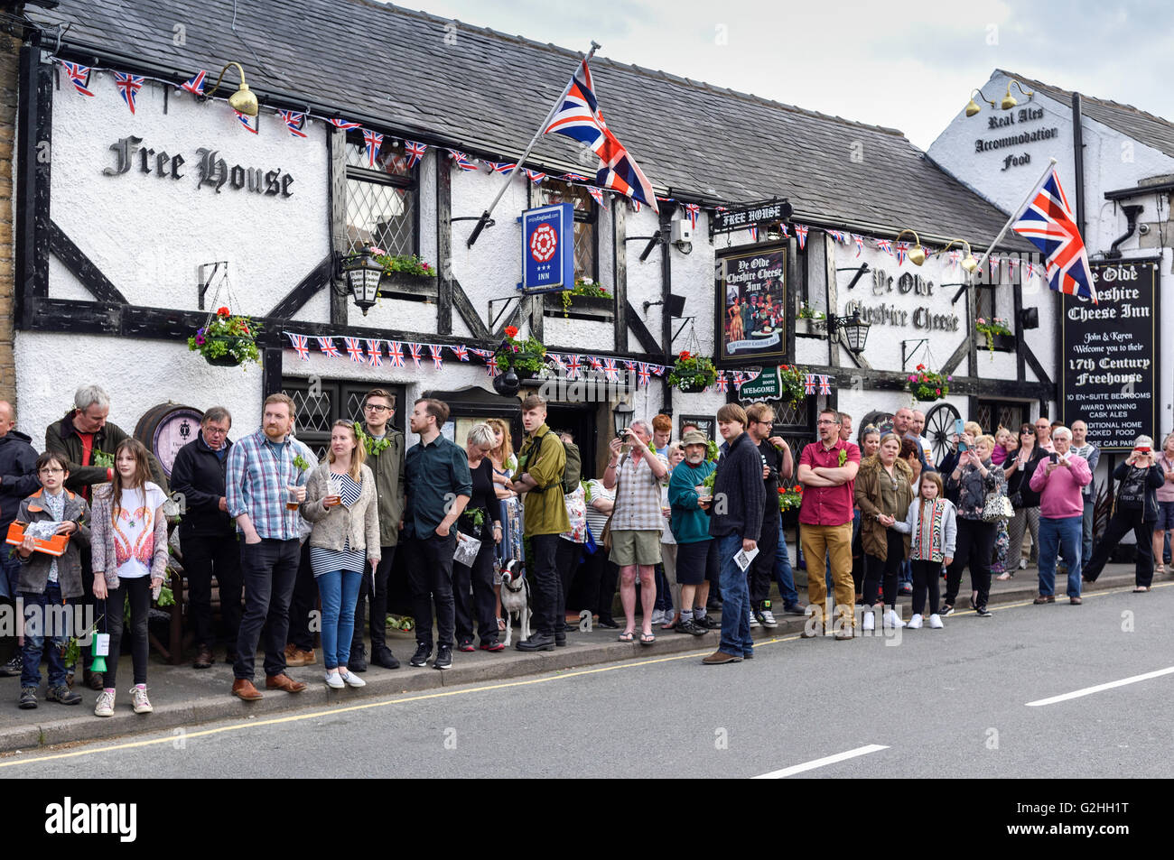 Castleton garland ceremony hi-res stock photography and images - Alamy