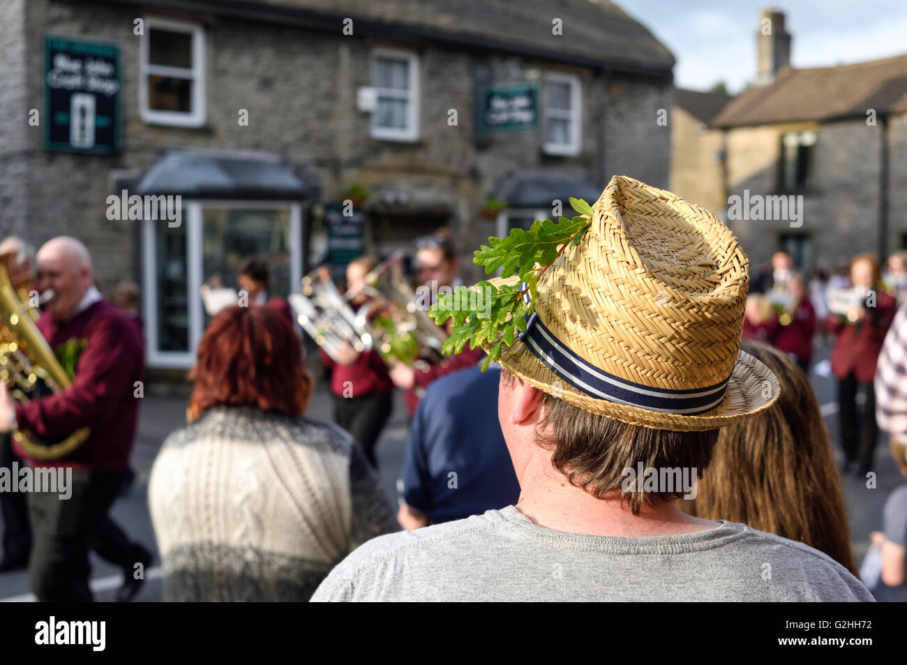 Oak Leaf Shaped Garland High Resolution Stock Photography and Images ...