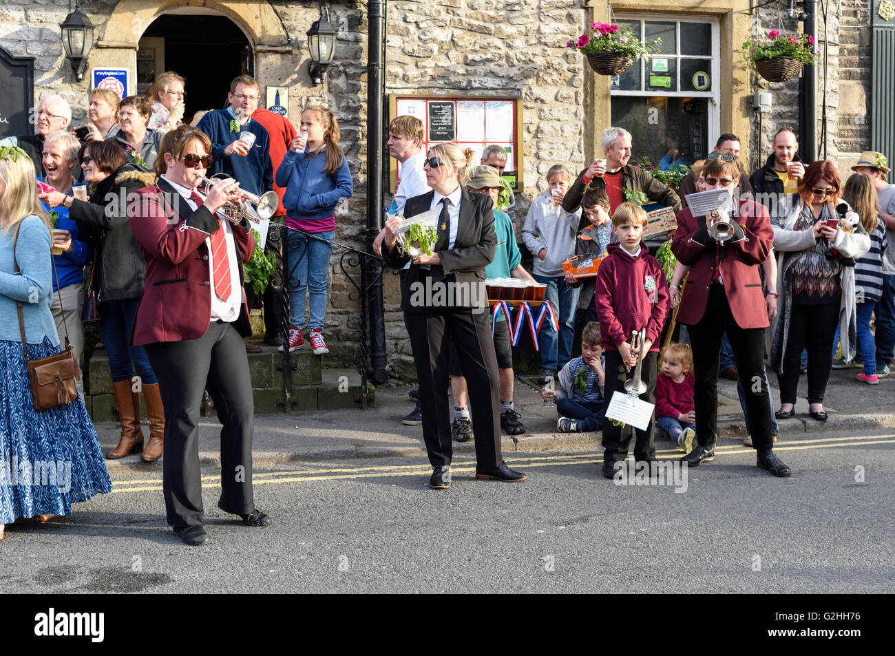 King and queen pub outside hi-res stock photography and images - Alamy