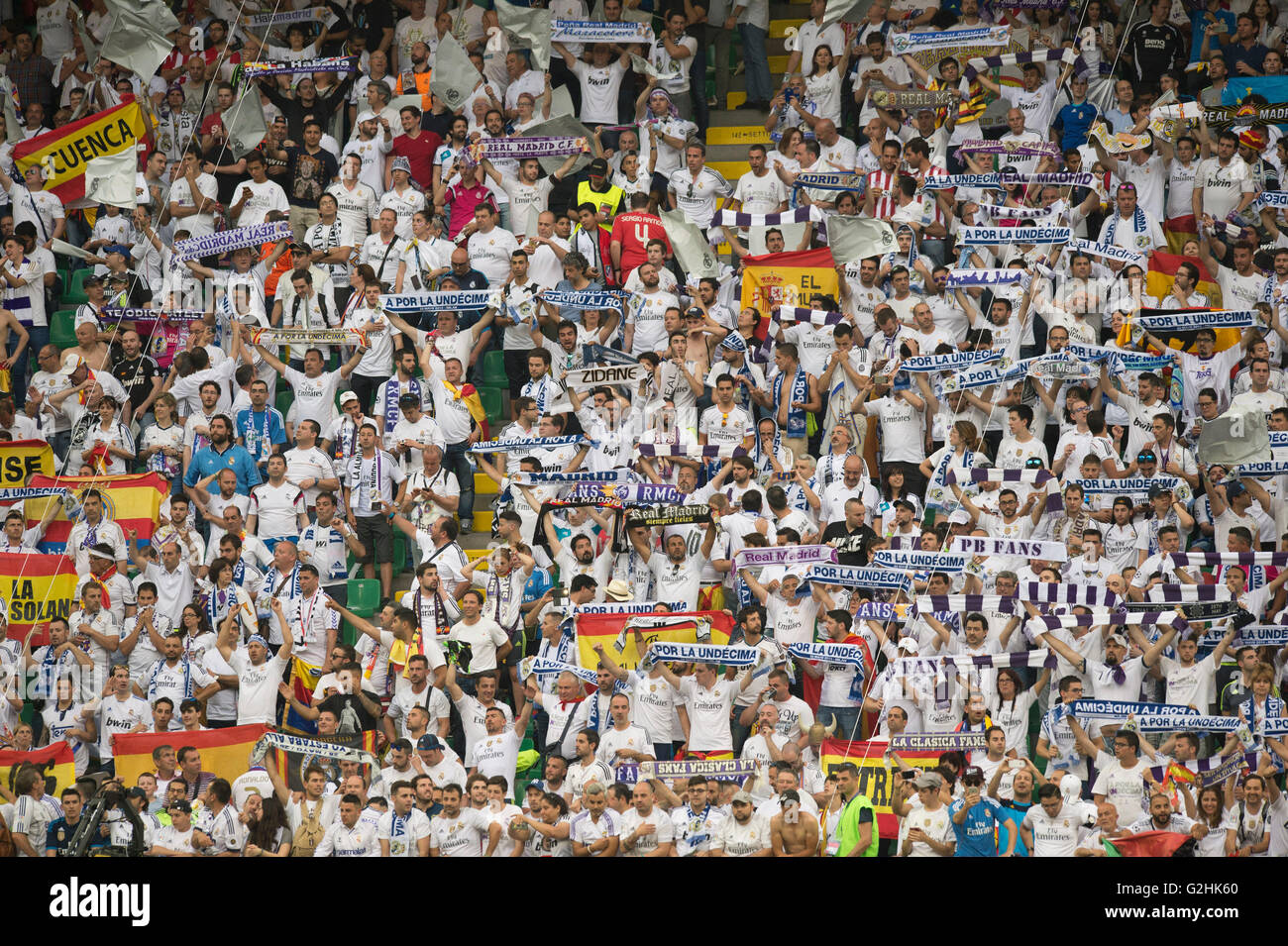 Real madrid fans hi-res stock photography and images - Alamy