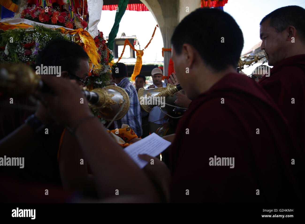 Kathmandu, Nepal. 31st May, 2016. Buddhist Monks perform final rites to ...