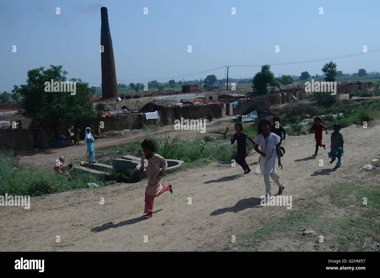 Lahore, Pakistan. 31st May, 2016. Pakistani poor children take a part ...