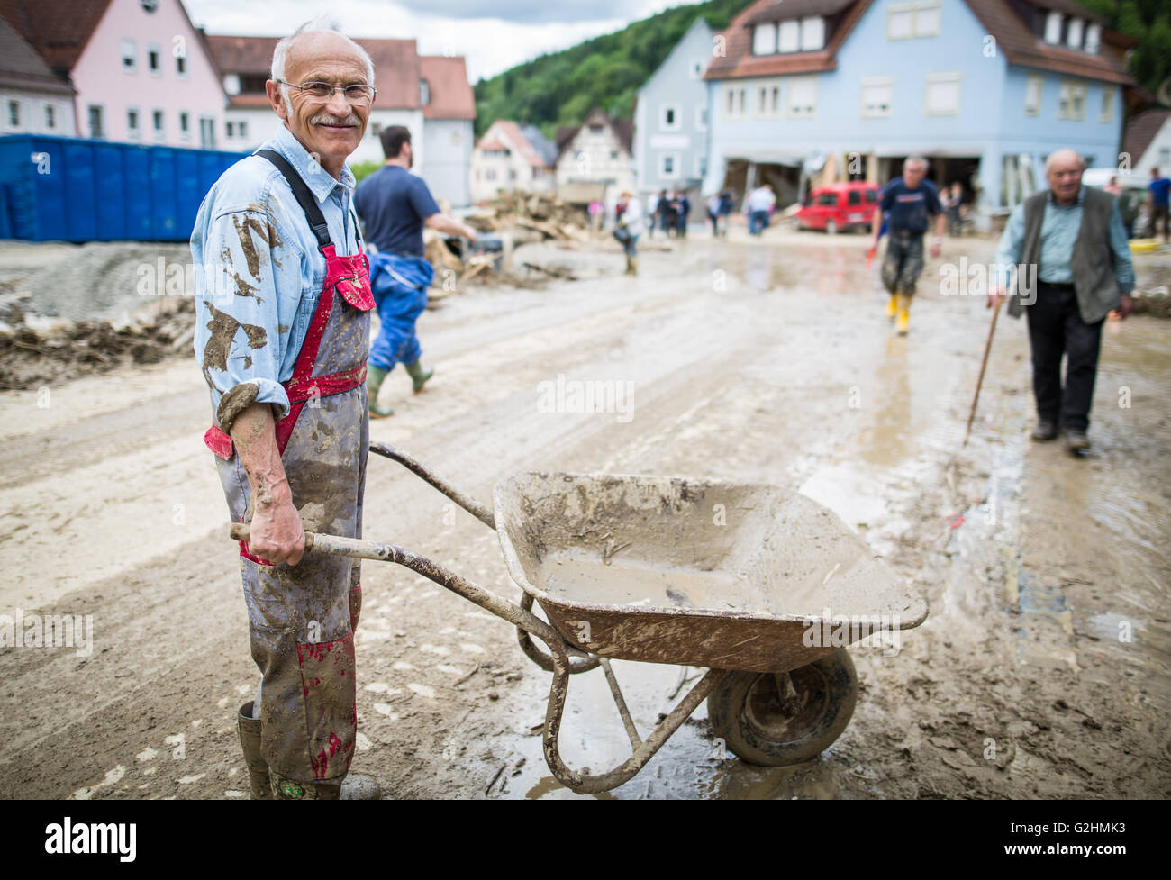 Braunsbach, Germany. 31st May, 2016. Helpers cleaning up the streets ...