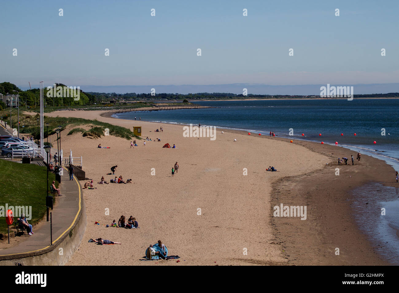 People at the beach dundee hi-res stock photography and images - Alamy