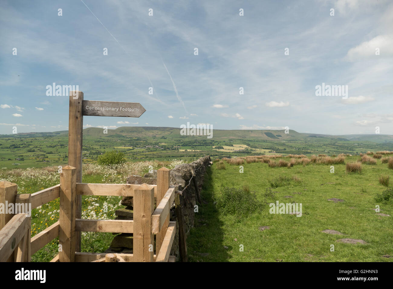 Longridge, Lancashire, UK. 31st May 2016. UK Weather: Fine, sunny and ...