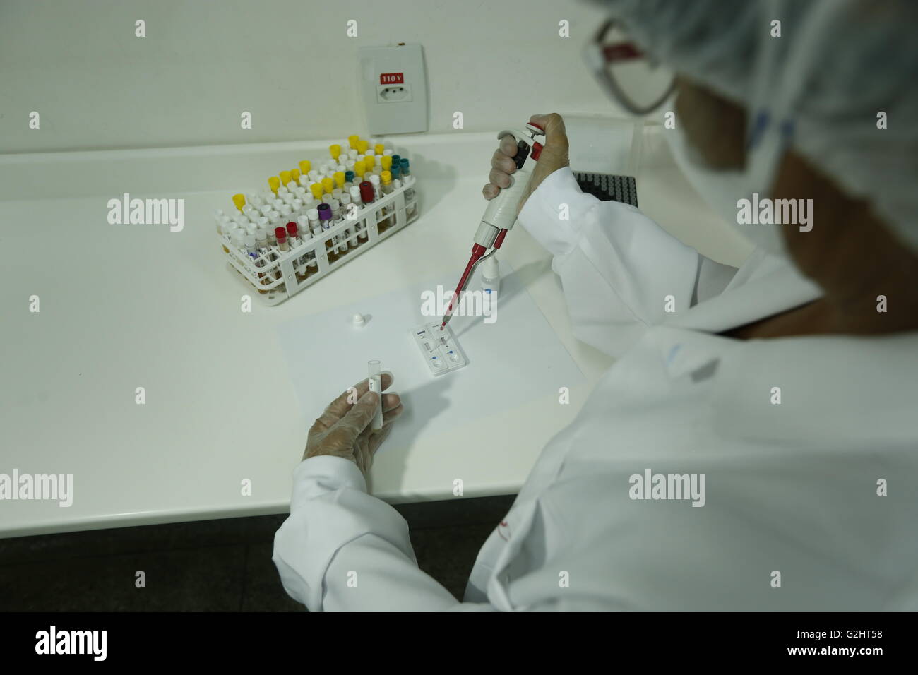 Test de virus hi-res stock photography and images - Alamy