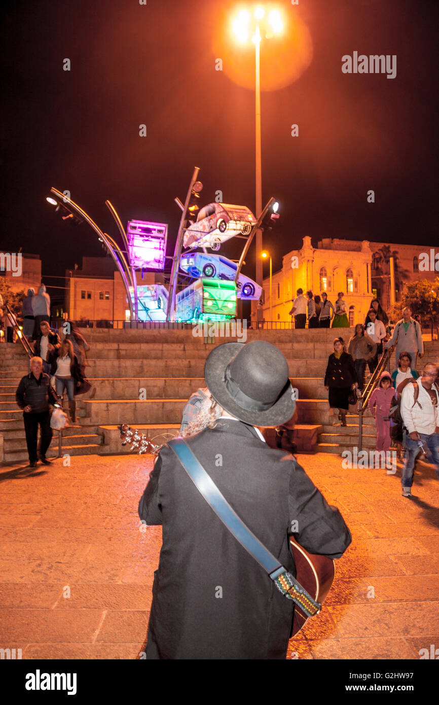 Jerusalem. 31st May, 2016. An Ultra-Orthodox ("Haredi") man plays a ...