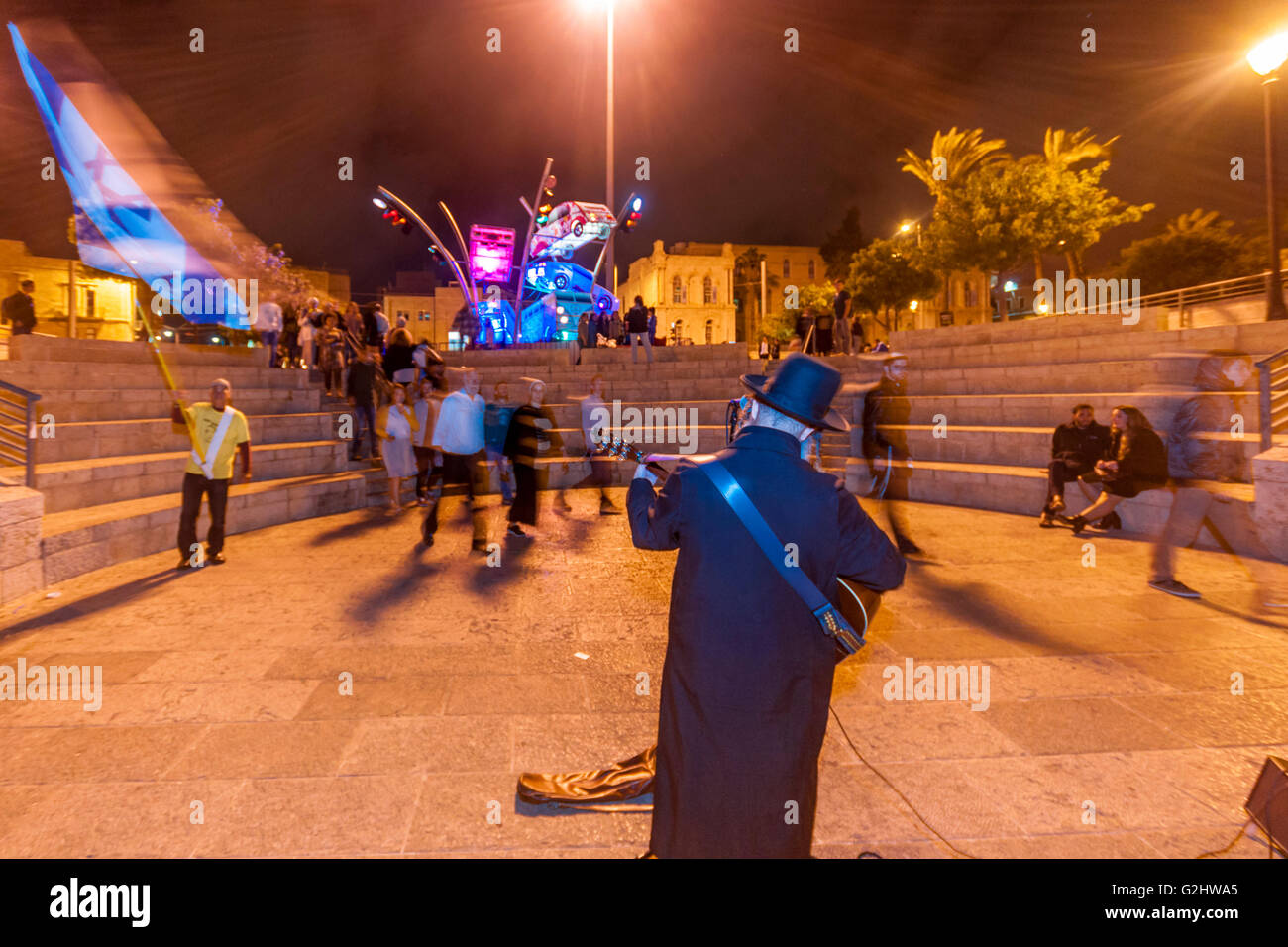 Jerusalem. 31st May, 2016. An Ultra-Orthodox ("Haredi") man plays a ...