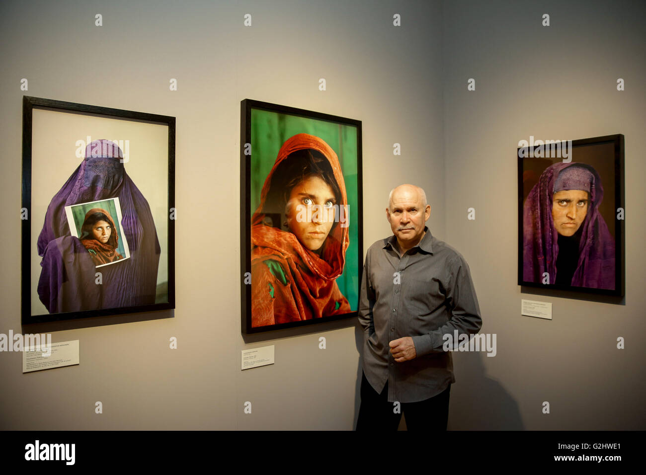 Steve mccurry magnum photographer hi-res stock photography and images ...
