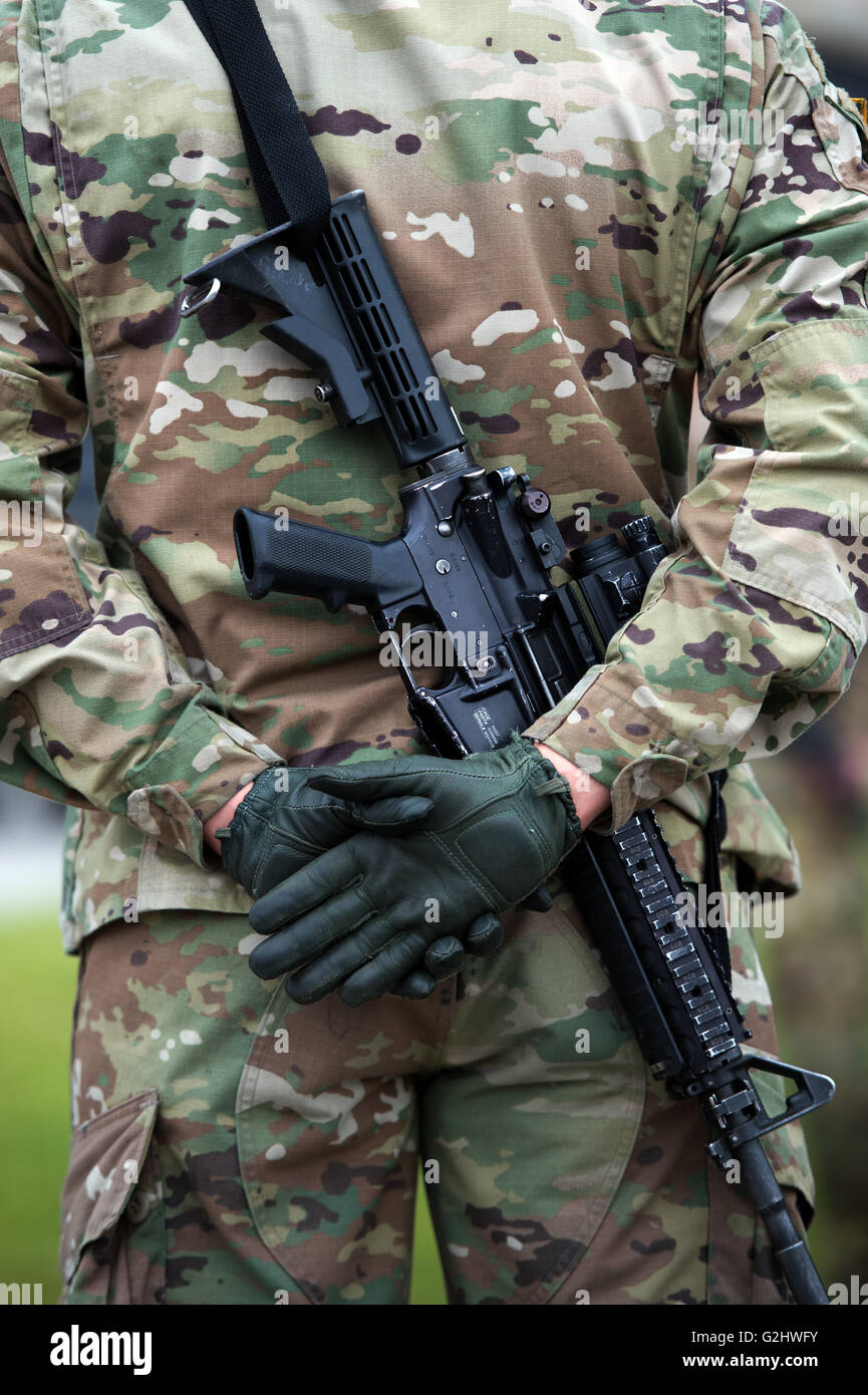 Us army m4 rifle hi-res stock photography and images - Alamy