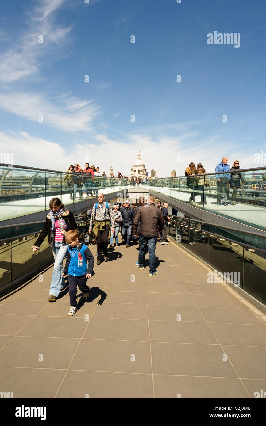 Walking across bridge london hi-res stock photography and images - Alamy
