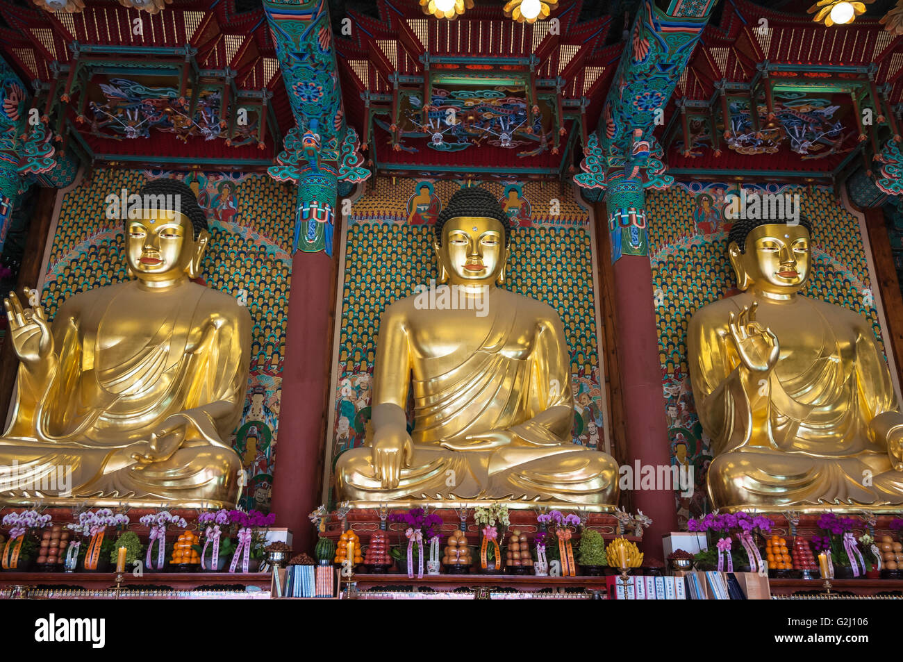 Golden Buddha statues inside the Daeungjeon, Main Dharma Hall, Jogyesa ...