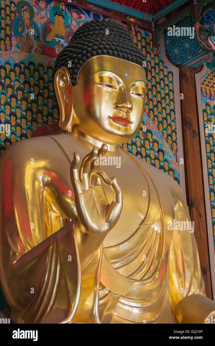 Golden Buddha statues inside the Daeungjeon, Main Dharma Hall, Jogyesa ...