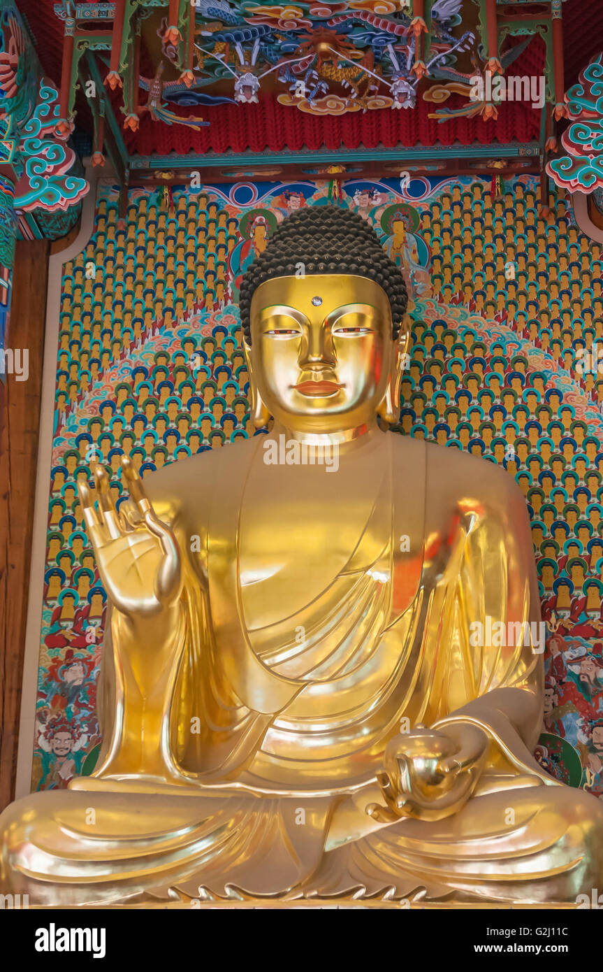 Golden Buddha statues inside the Daeungjeon, Main Dharma Hall, Jogyesa ...