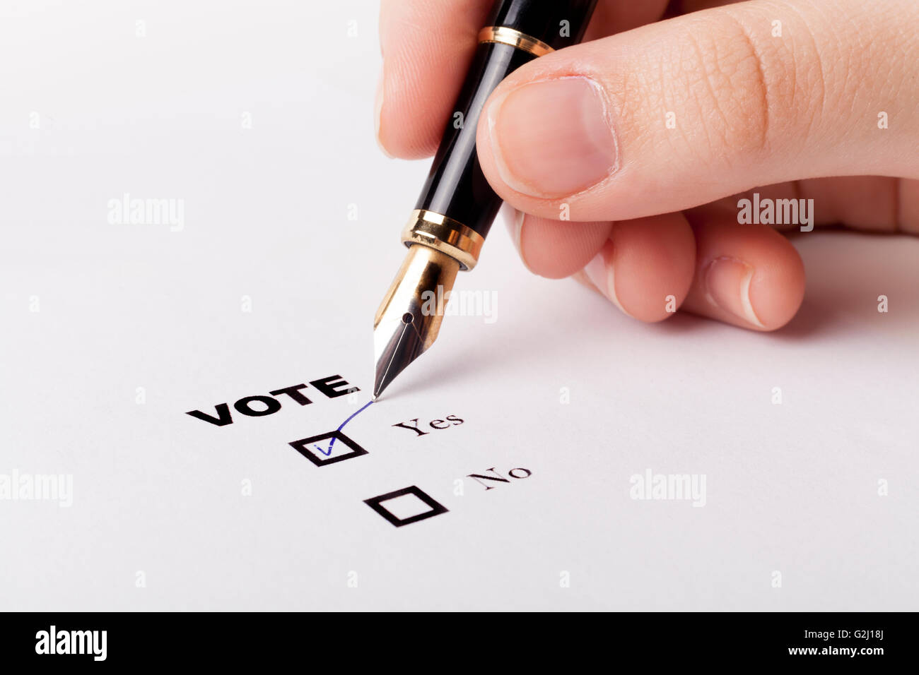 Check list and close up and gold pen hi-res stock photography and ...