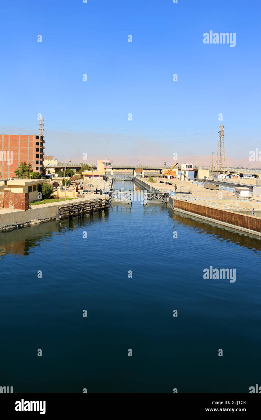 The old dam hi-res stock photography and images - Alamy