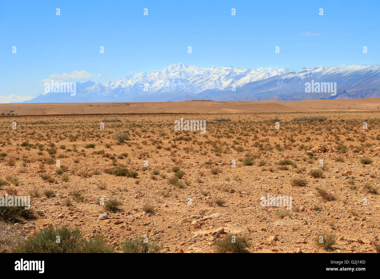 Middle Atlas Mountains with snow on top in the winter in Morocco ...