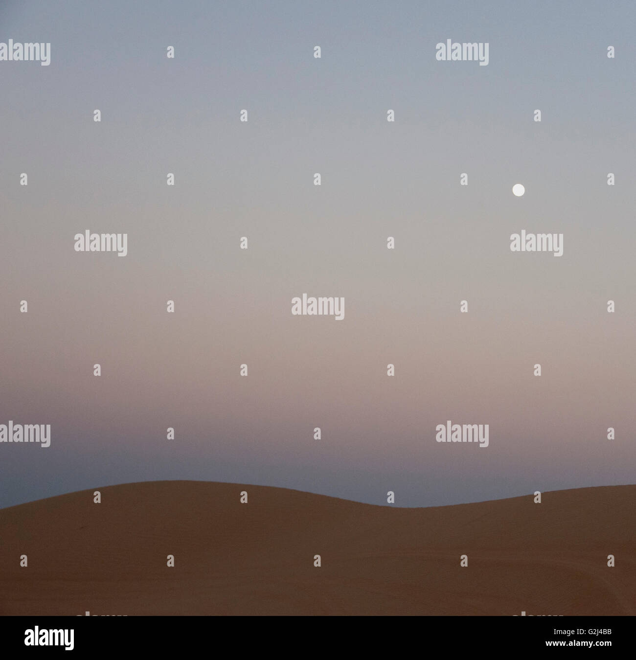 Desert Moonrise Near Abu Dhabi, UAE Stock Photo - Alamy