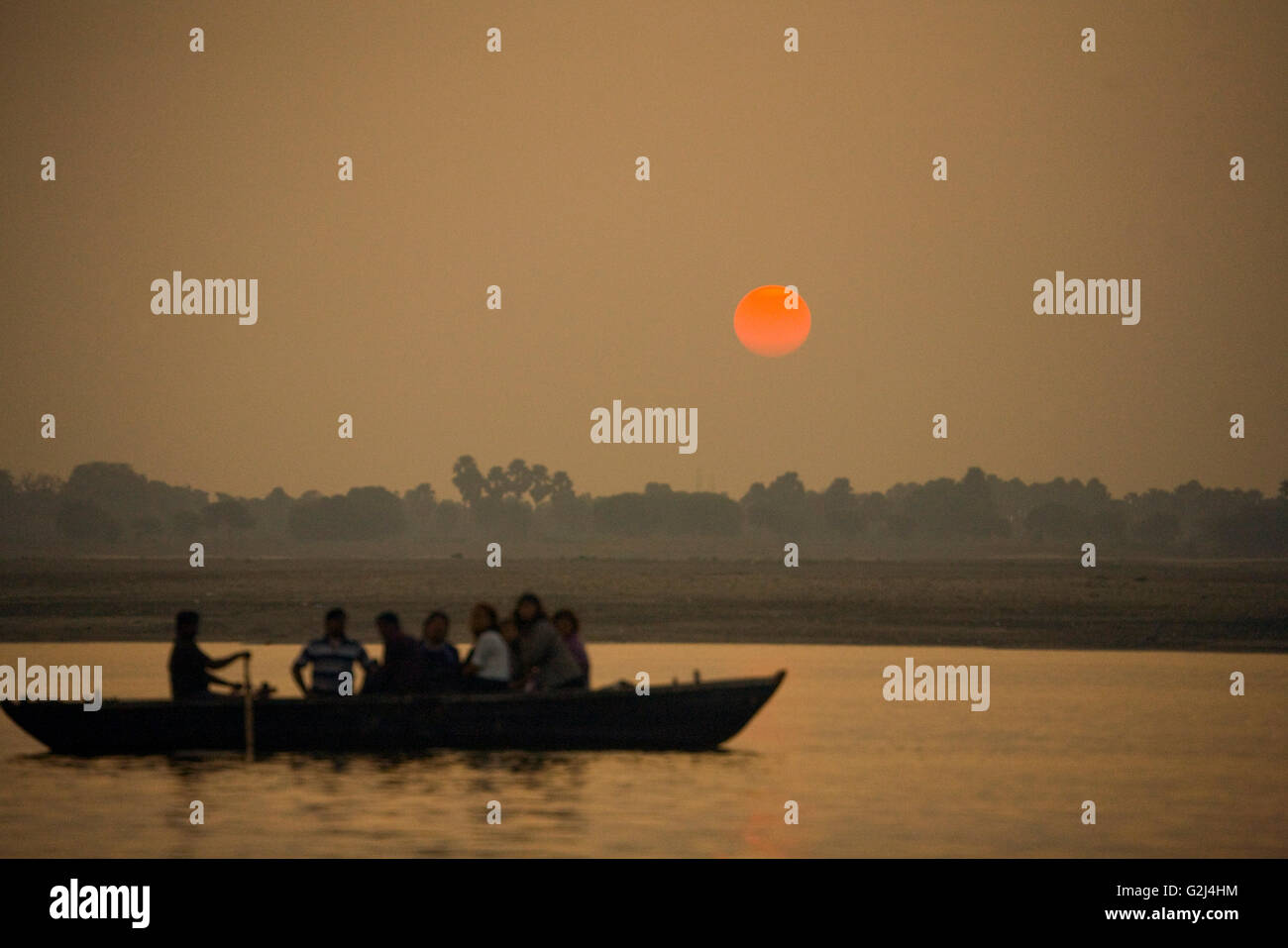 Boats ganges river hi-res stock photography and images - Alamy
