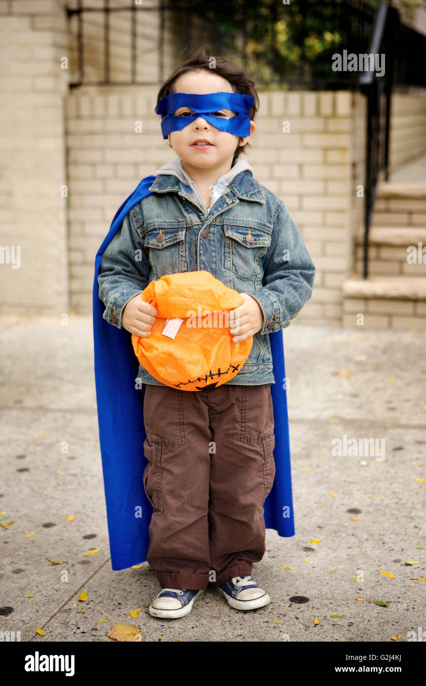 Disguise outdoor hi-res stock photography and images - Alamy