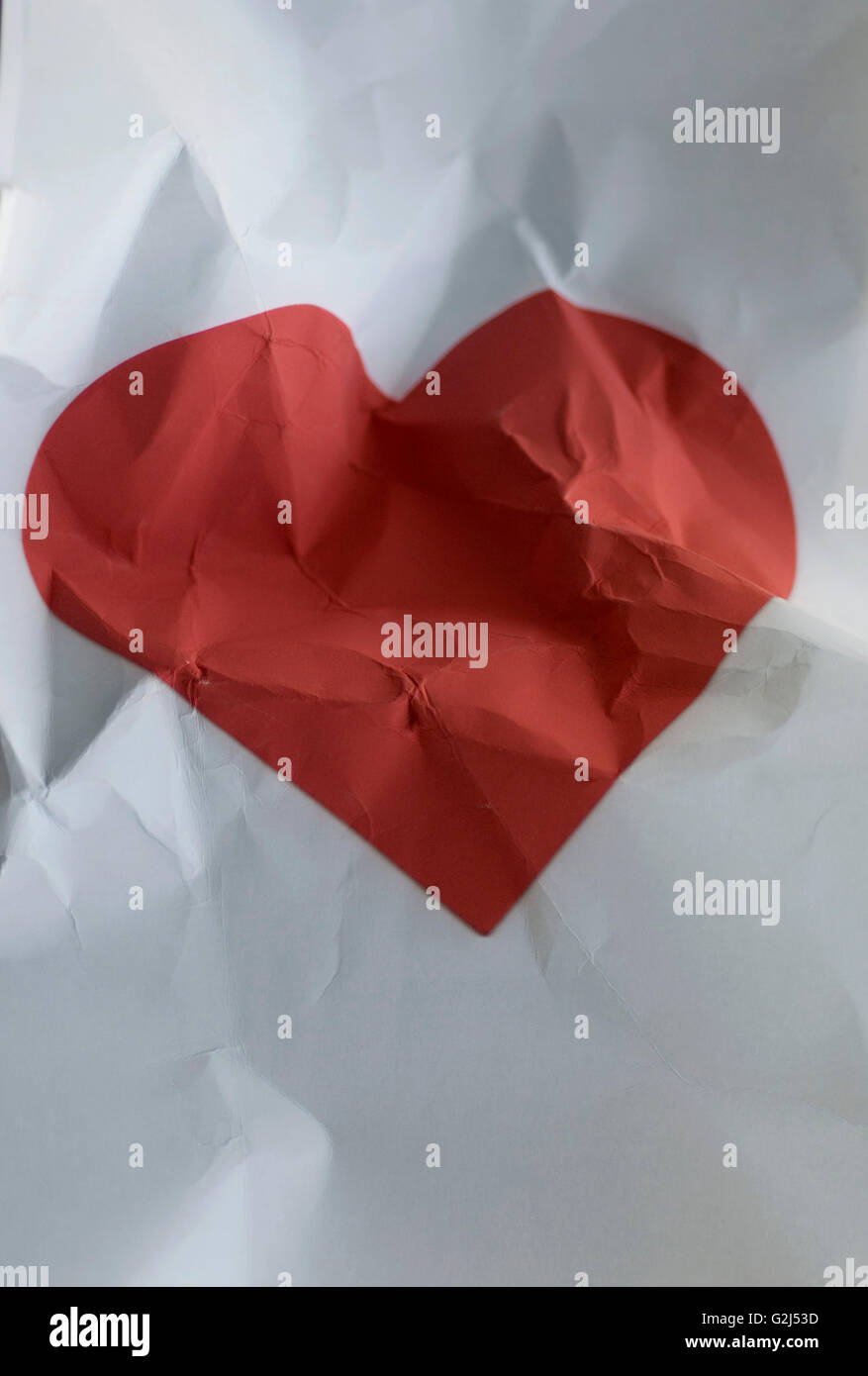 Red heart crumpled paper hi-res stock photography and images - Alamy
