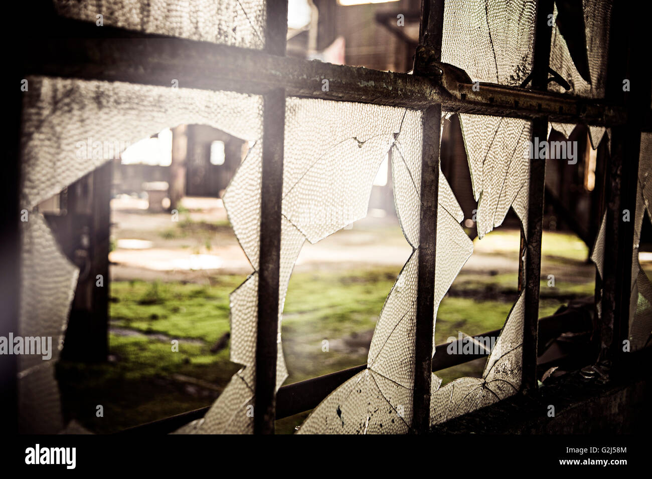 Abandoned warehouse hi-res stock photography and images - Alamy
