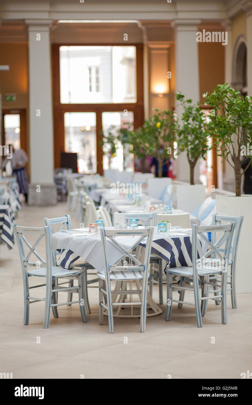 Italian restaurant table hi-res stock photography and images - Alamy