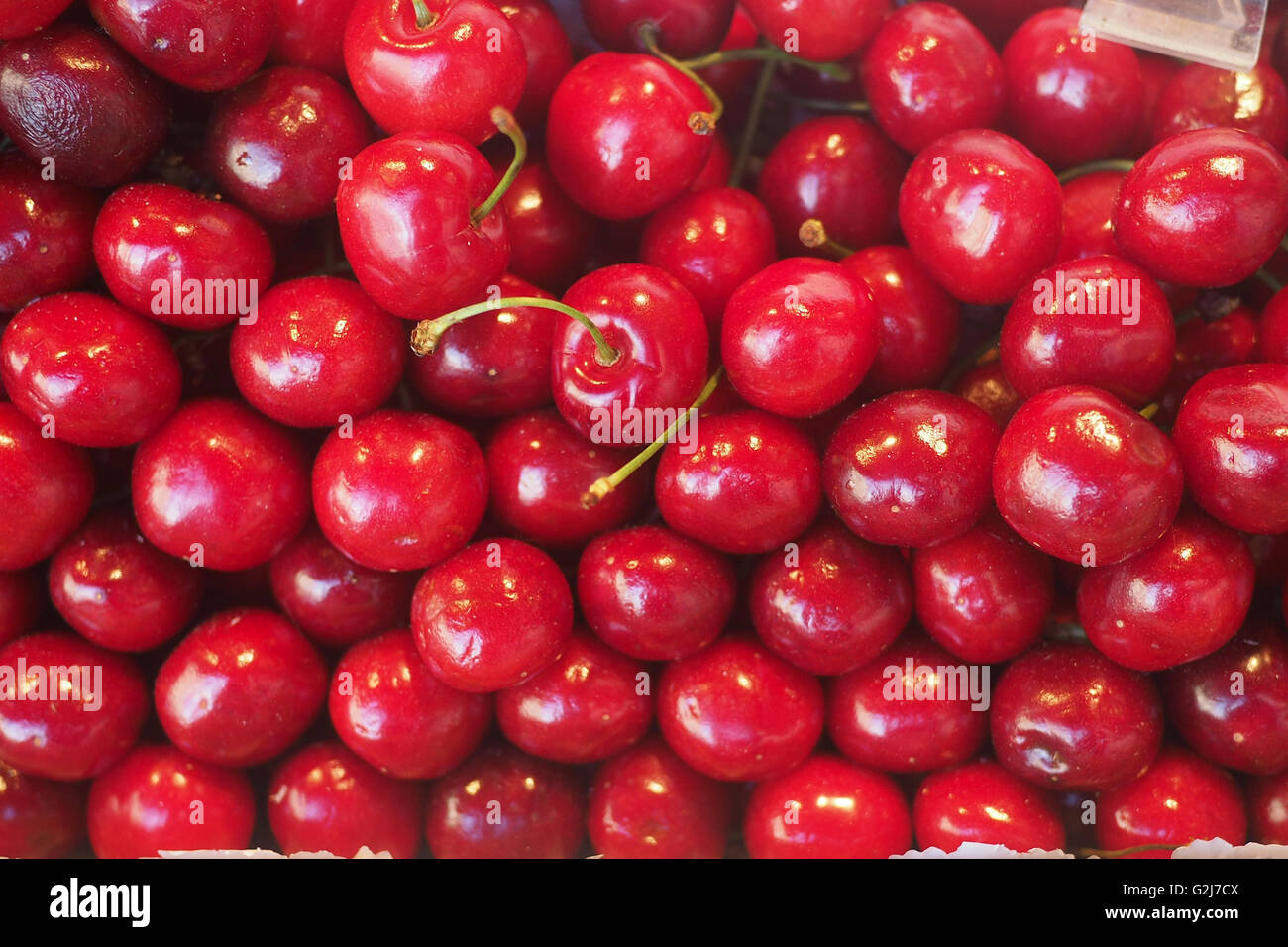 Red ripe delicious perfect hi-res stock photography and images - Alamy