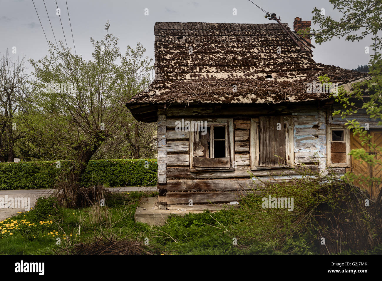 Old broken down house hi-res stock photography and images - Alamy