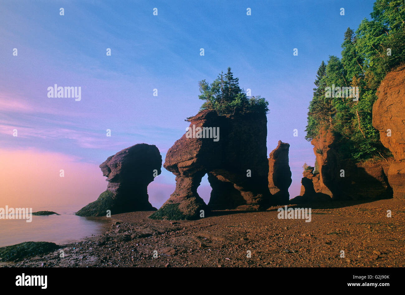 Bay of fundy new brunswick tide rocks hi-res stock photography and ...