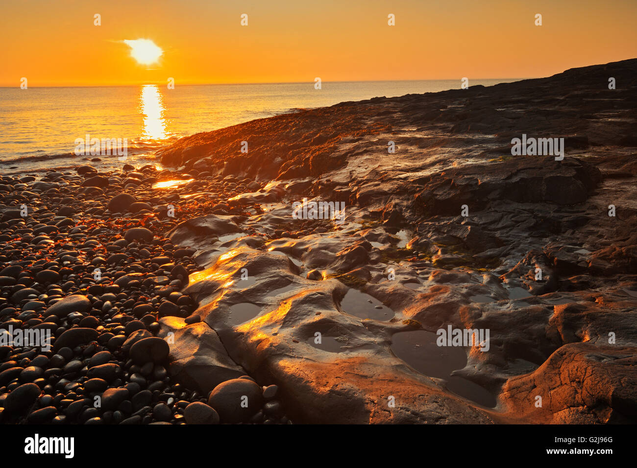 Sunset along the Bay of Fundy at Flower Cove Long Island on the Digby ...