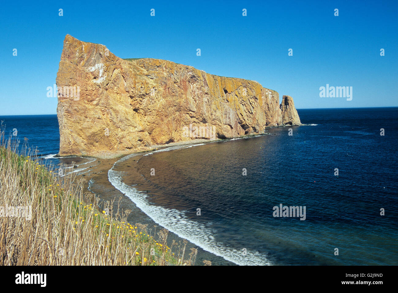 Rocher percé (Percé Rock) on the Gaspe Peninsula and the Atlantic Ocean ...