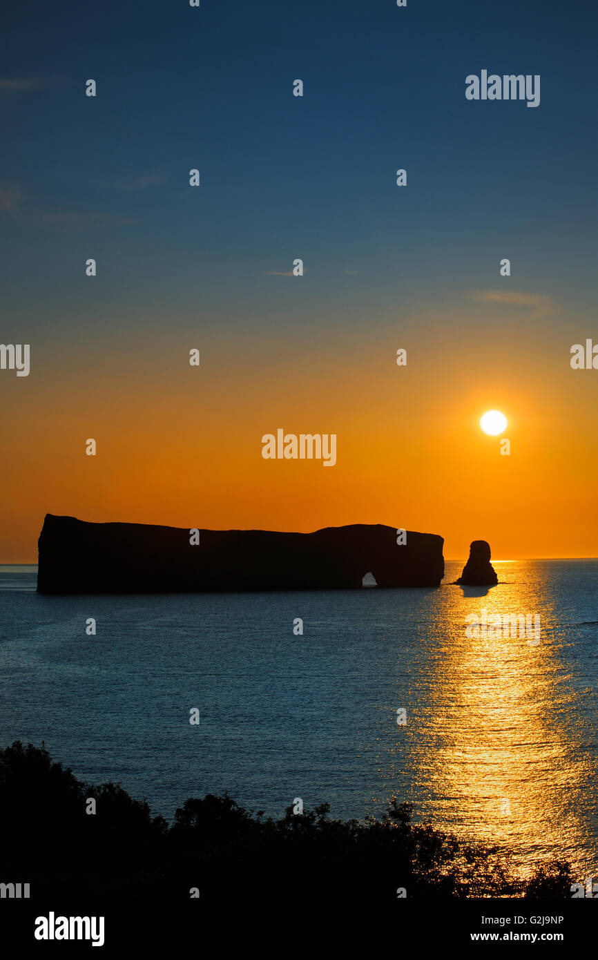 Rocher perce perce rock in atlantic ocean hi-res stock photography and ...