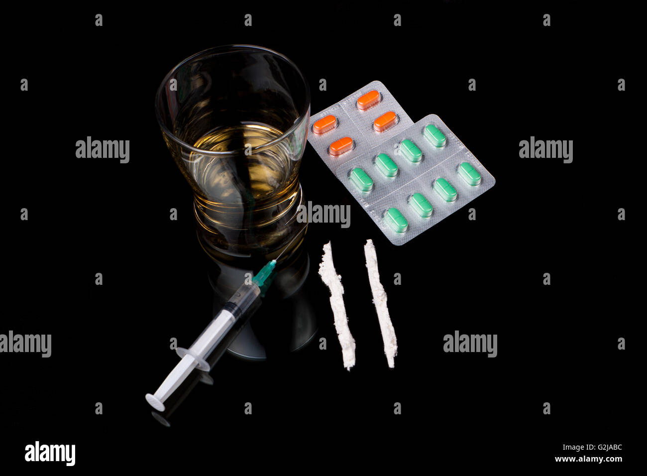 drugs and pills on black bacground with reflection Stock Photo - Alamy