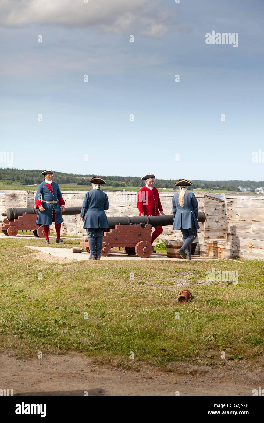 Cannon fire 1700s hi-res stock photography and images - Alamy