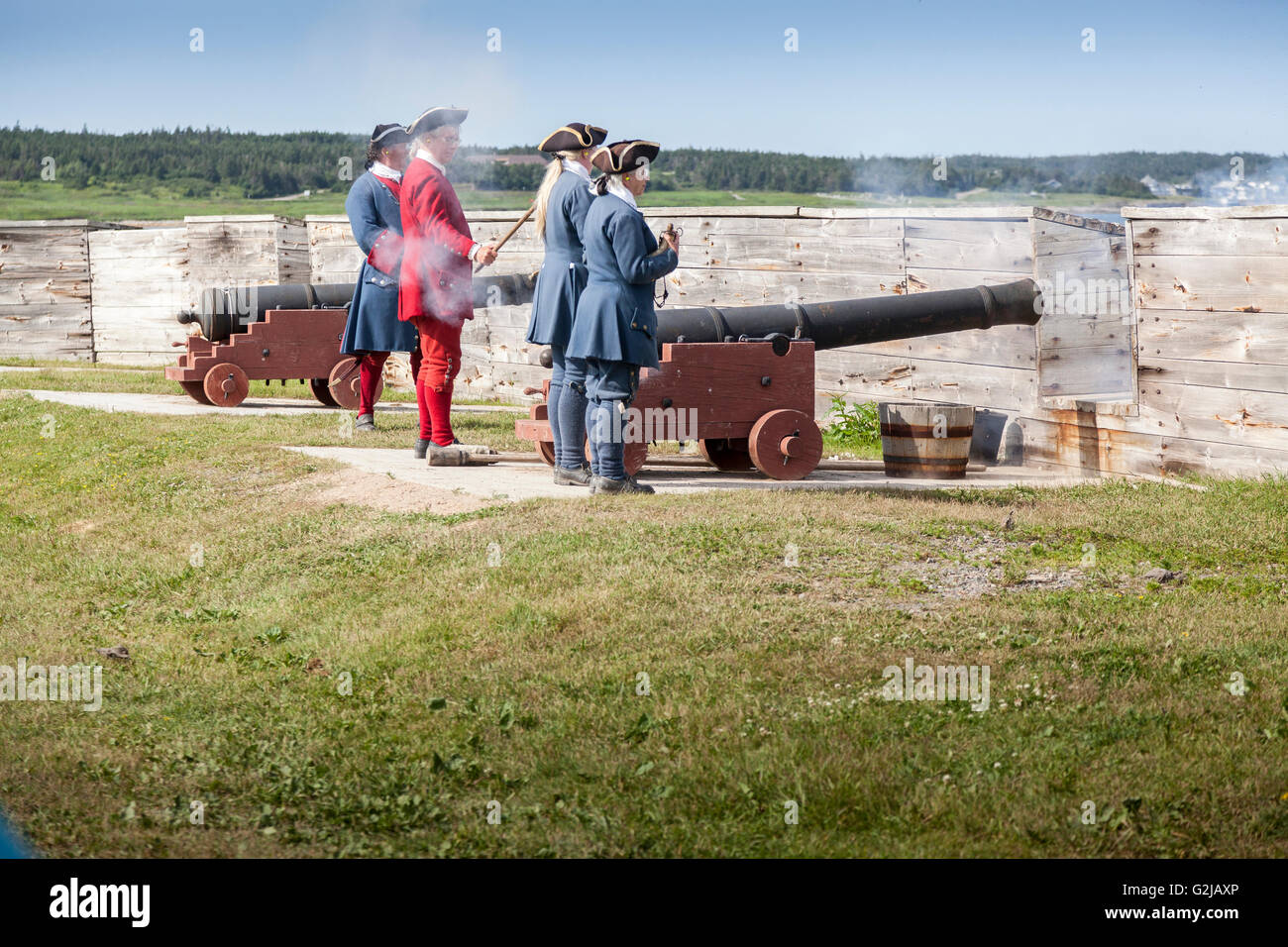 Cannon fire 1700s hi-res stock photography and images - Alamy