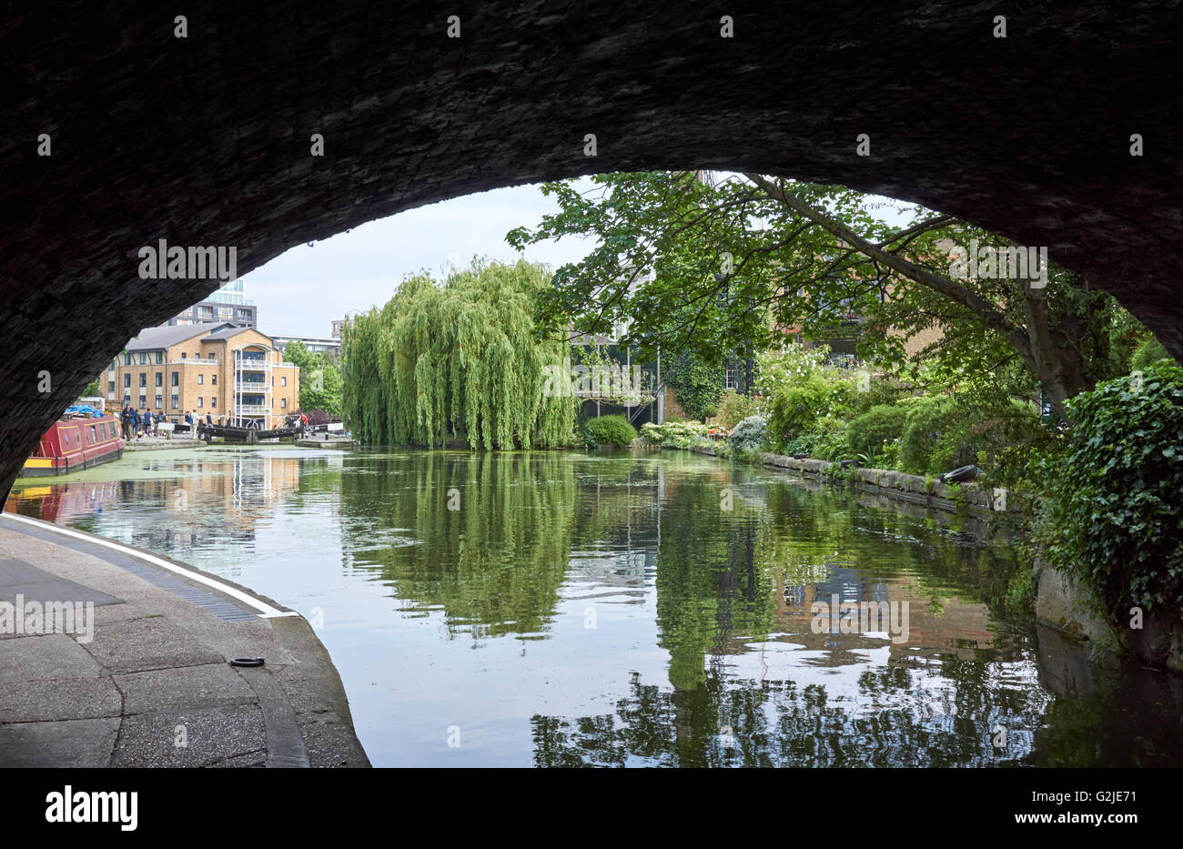 Regents canal towpath hi-res stock photography and images - Alamy