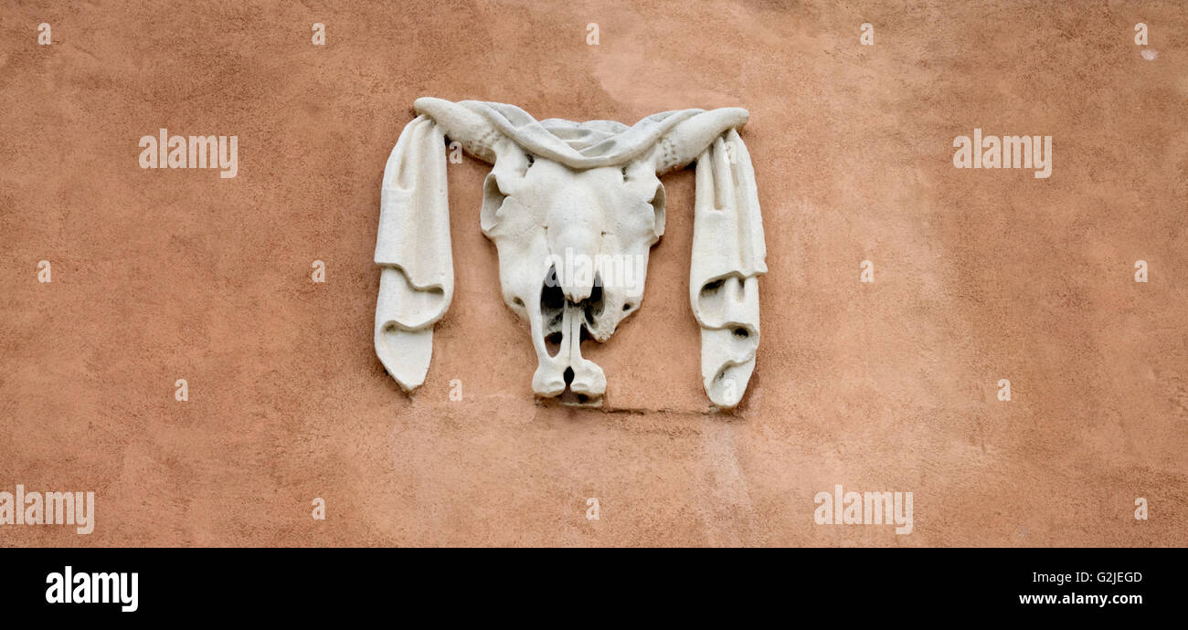 Cow's head sculpture Stock Photo - Alamy
