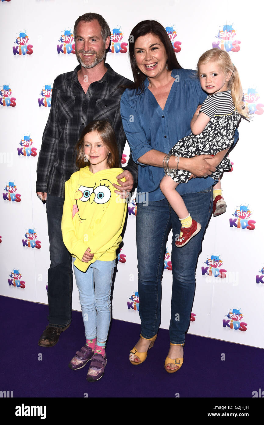 London, UK. Sean McGuinness, Amanda Lamb, Willow and Lottie at The Sky ...
