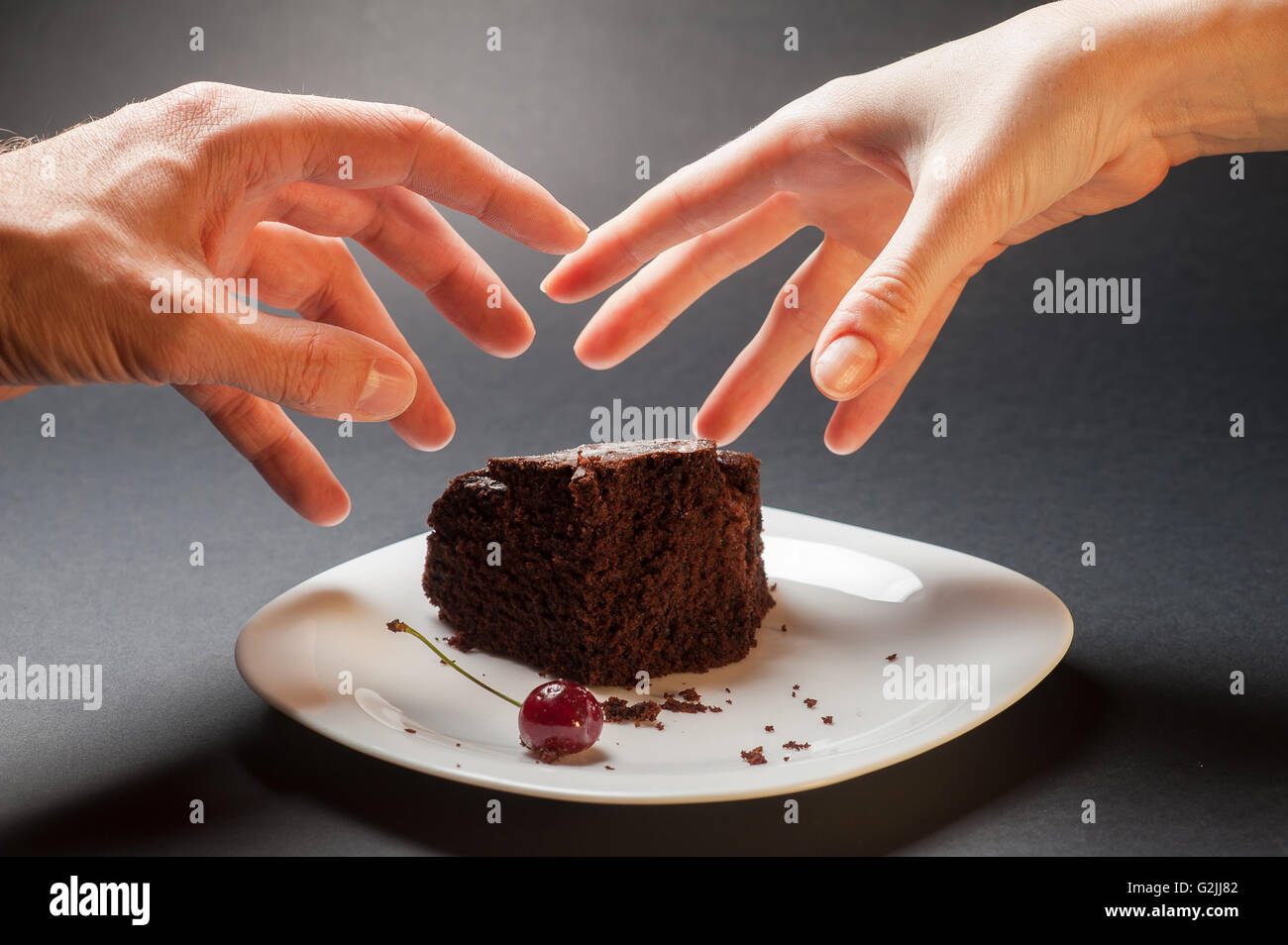 Woman and serving a pie hi-res stock photography and images - Alamy